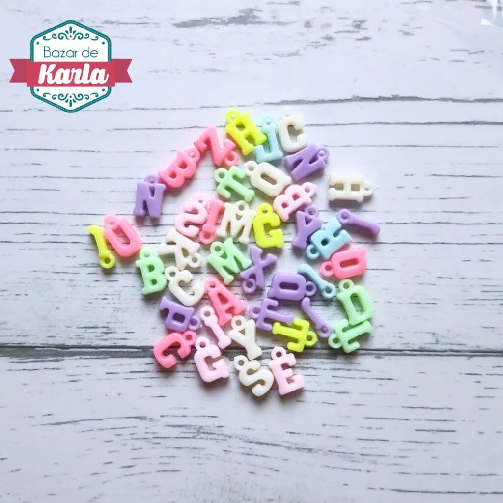 Letras plásticas de colores - Bazar de Karla